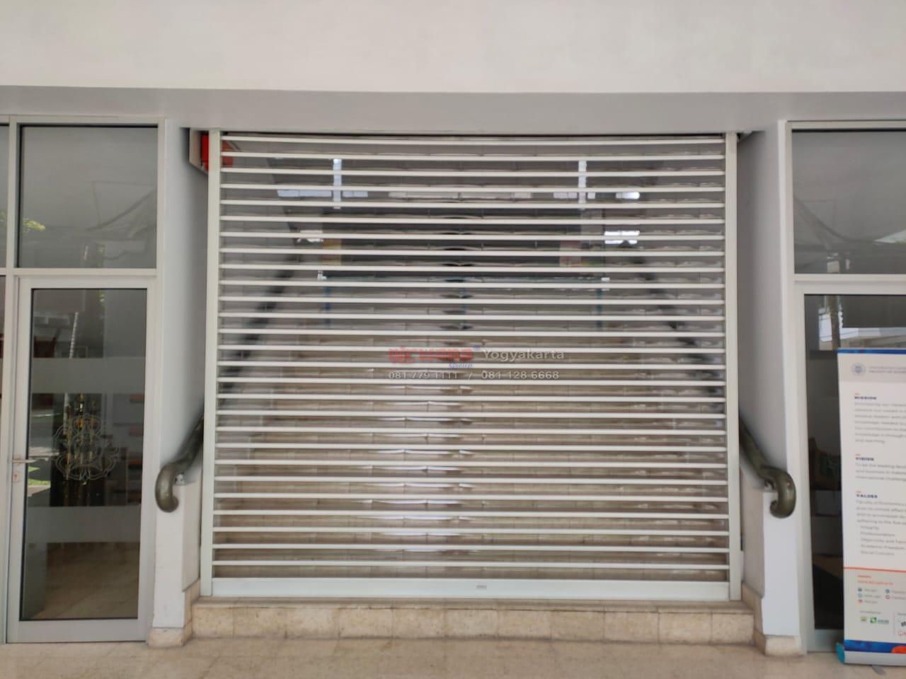 Pemasangan Pintu Rolling Door Transparant di Fakultas Ekonomika dan ... Pemasangan Pintu Rolling Door Transparant di Fakultas Ekonomika dan ...
